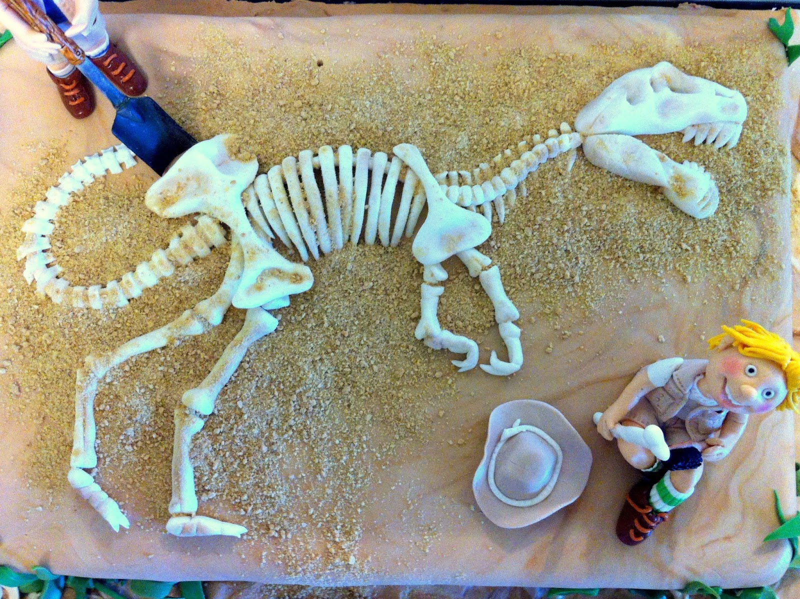 Hogan's Sweet Art: Dinosaur Dig Cake