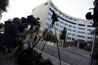 ΕΝ ΑΡΧΙΚΟΣ ΠΟΛΙΤΗΣ : Le Monde: Το θέμα των αδειών απέχει πολύ από το να ...