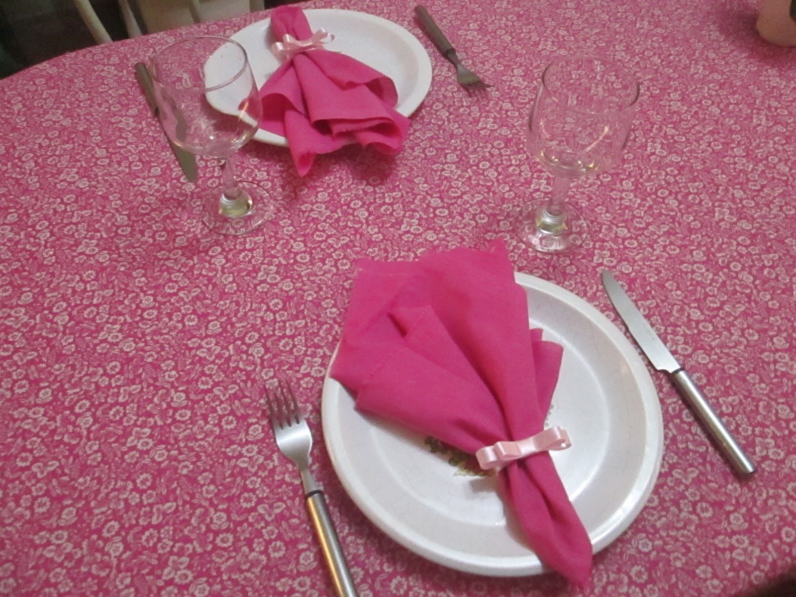 Coisinhas e Festinhas da Lidi: Minha mesa Rosa