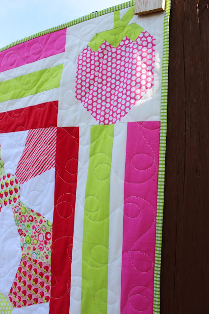 Porch Swing Quilts: Friday Finish: Quite Contrary Kaleidoscope