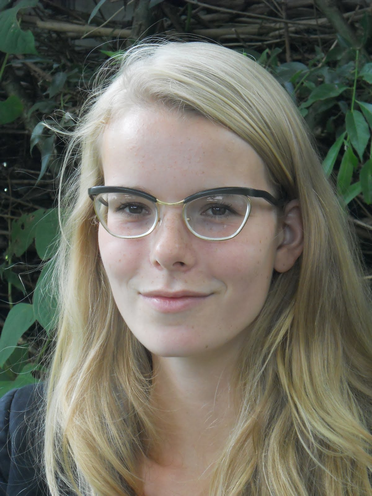 More ladies behind crystal veil: Christien 025