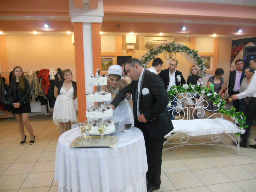 Warren's Moldovan Way: A Moldovan Nuntă -- A Wedding Party
