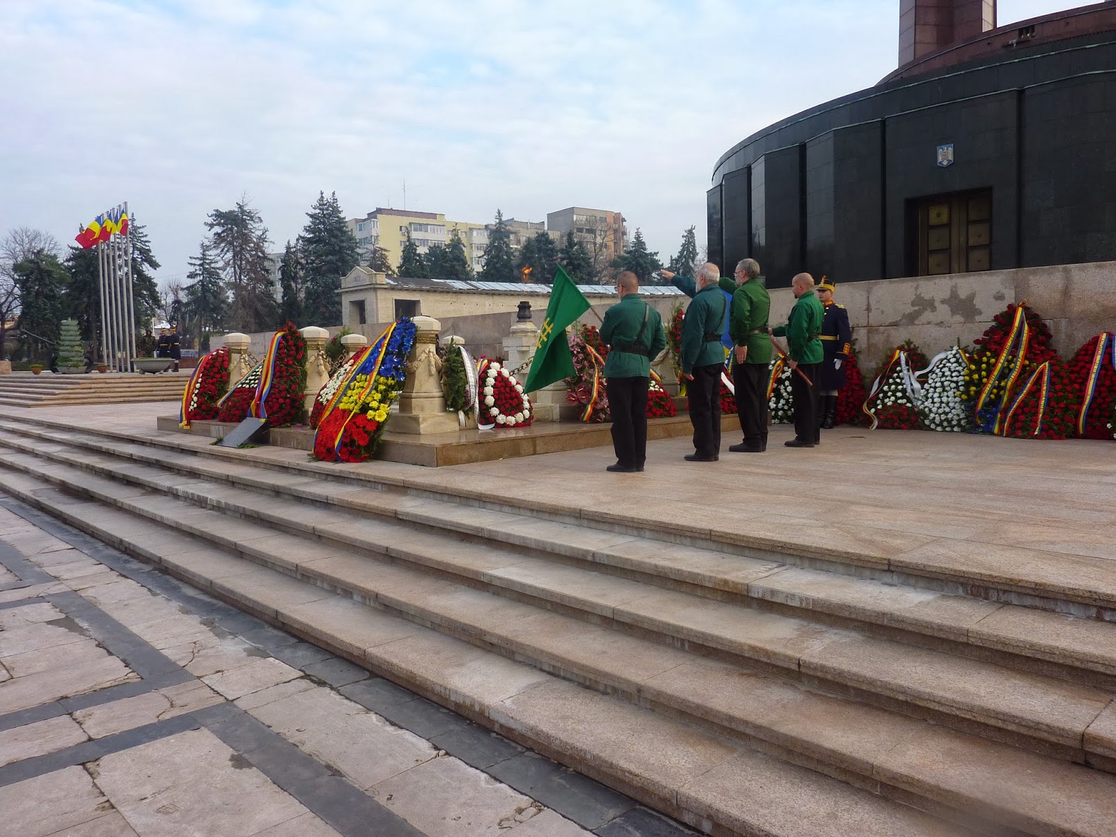 Serban Suru: decembrie 2013