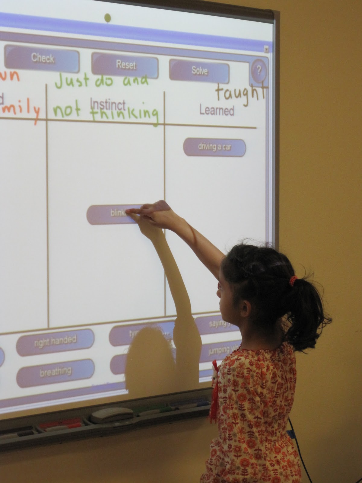 Chandler Oaks Evidence of Excellence: 2nd Grade Uses Smart Board in Who ...