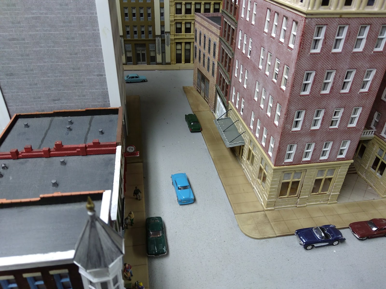 HO scale city sidewalks installed