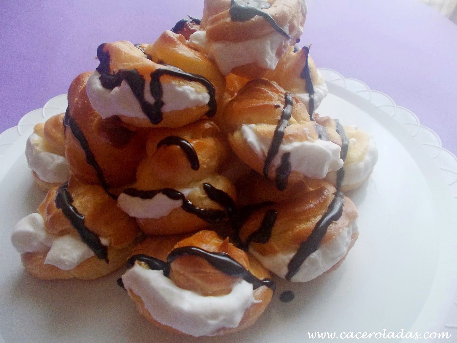 Profiteroles de nata y chocolate (pasta choux) | Caceroladas