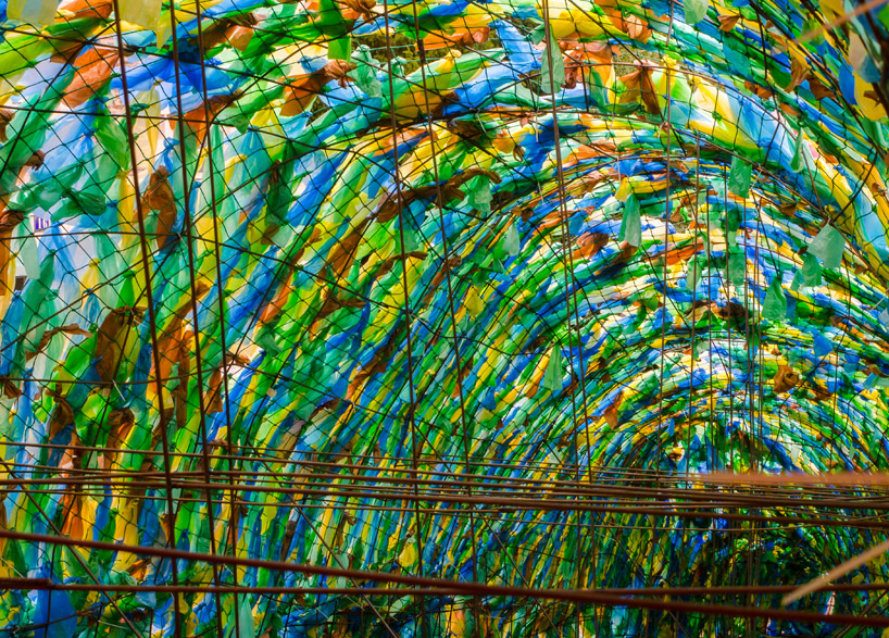 Kuweight 64: ART - GIANT COLORFUL SLUGS WITH PLASTIC BAGS