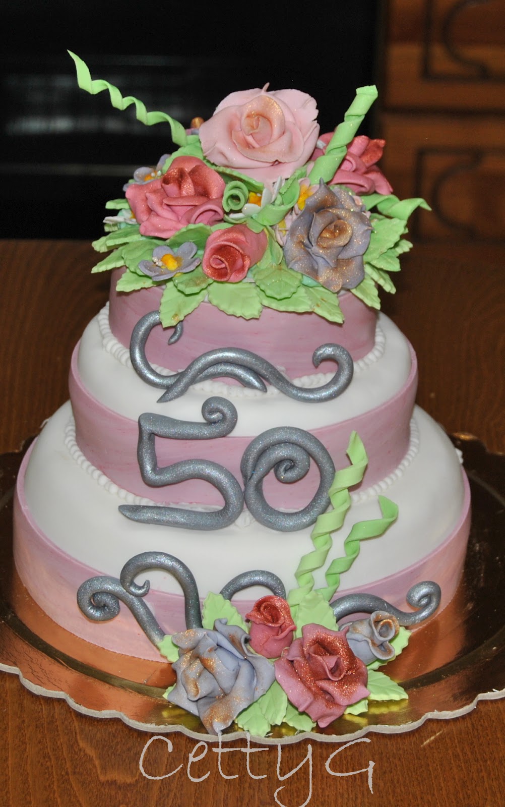Le torte decorate di Cetty G: Torta a tre piani 50 anni in pasta di ...