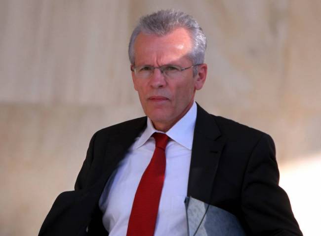 Ο ηρωικός εισαγγελέας που γκρεμίζει την διαπλοκή - Triklopodia