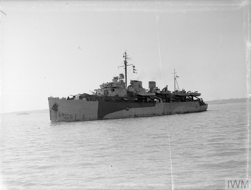 1000 Men, 1000 Stories : Photographs: Training on Landing Crafts (9).