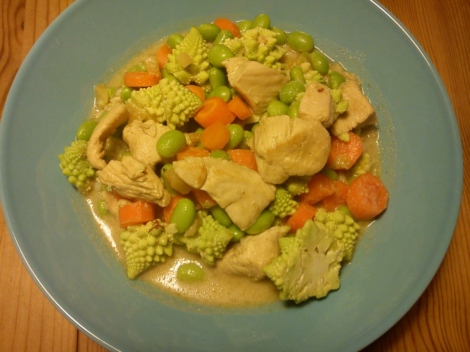 Kitchen of Kiki: Curry with chicken, Edam bean, carrots and romanesco