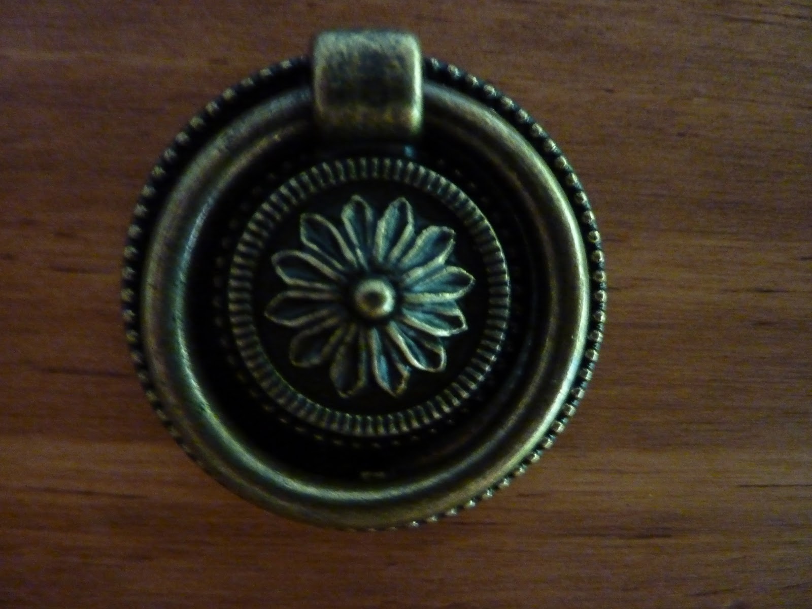 Avant/Aprés : relooker une commode en pin - Initiales GG ...