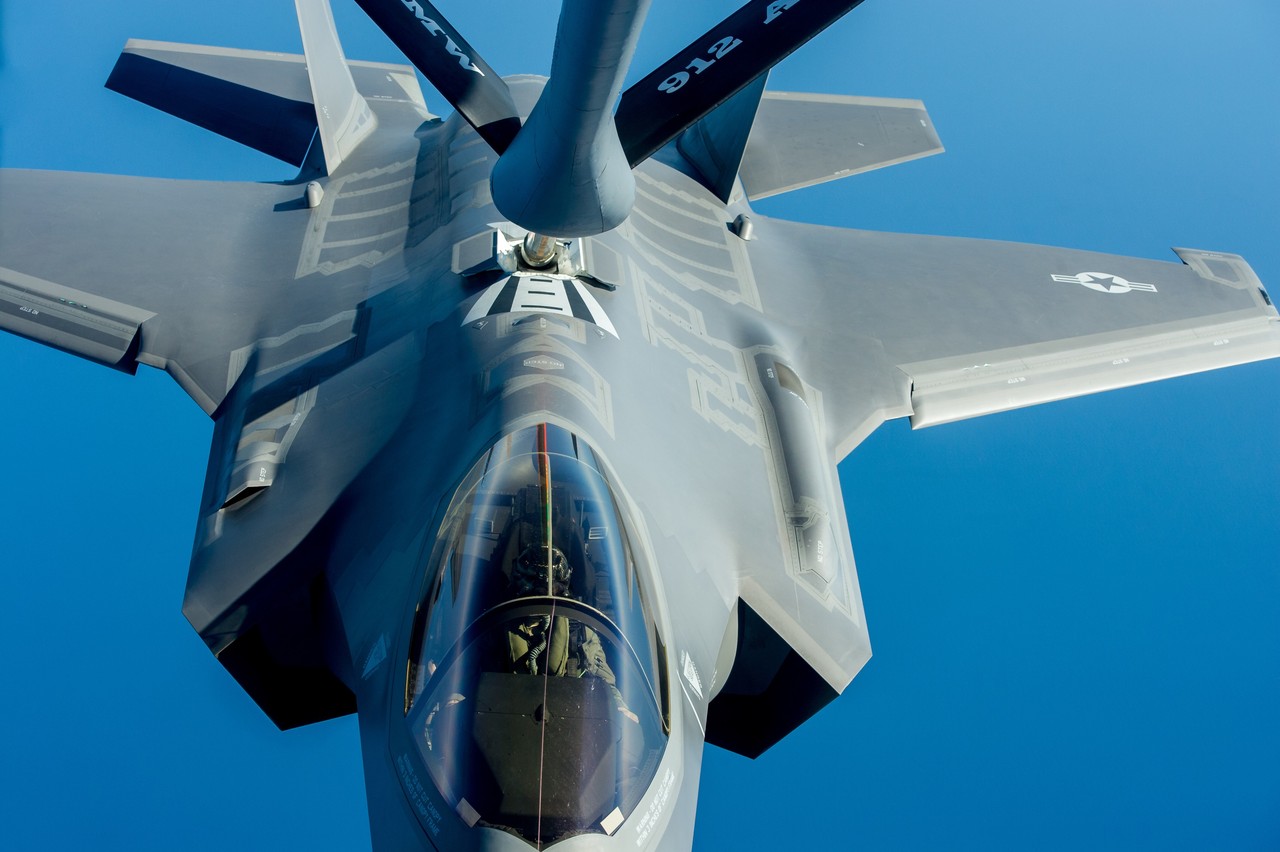 F-35A Lightning II JSF Refueling From KC-135 Stratotanker | Global ...