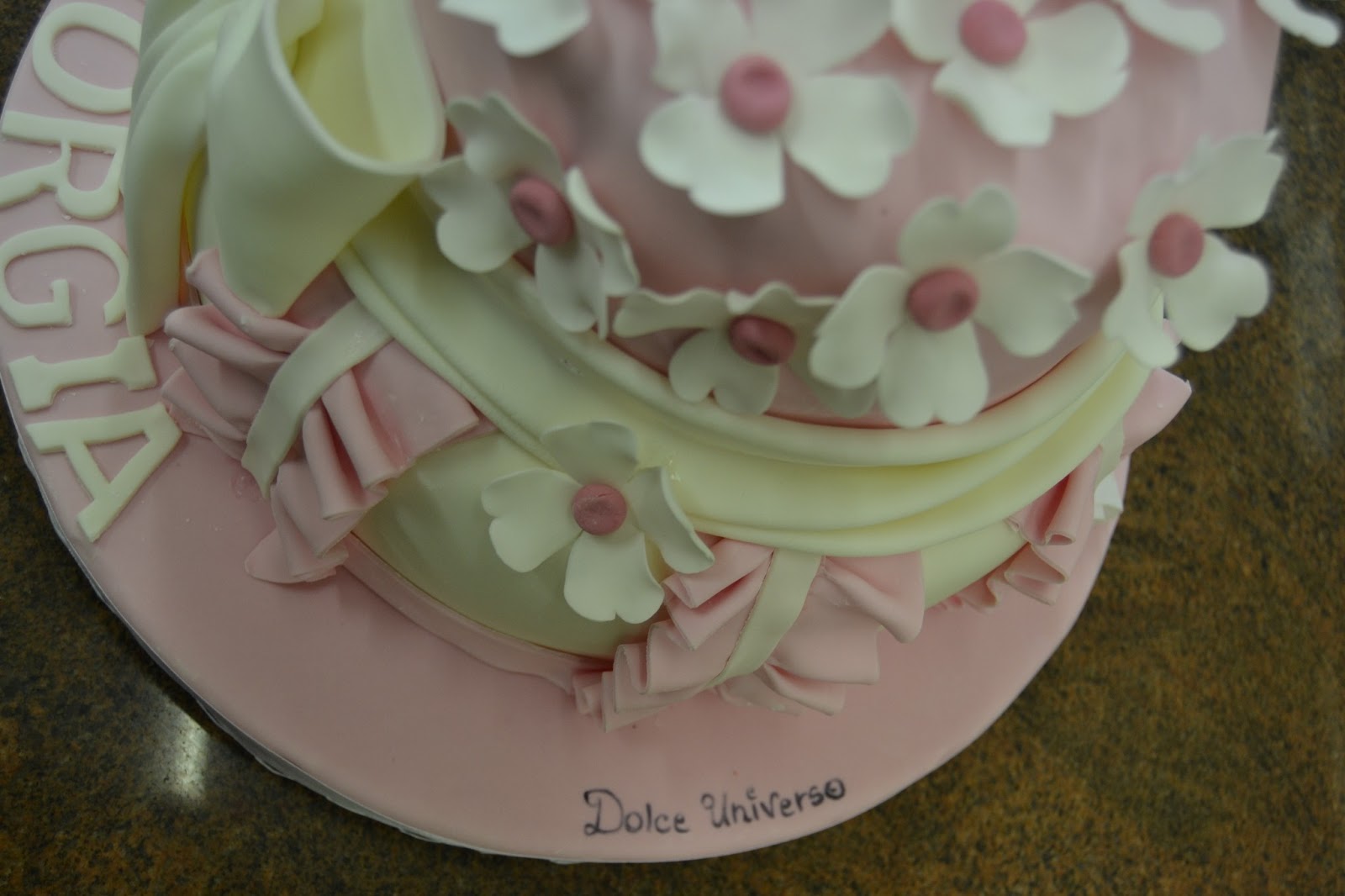 Dolce Universo realizza torte artistiche di compleanno e nuziali ...