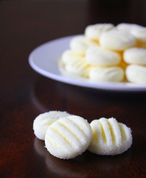 Do It Yourself Weddings: DIY Creamy Mints