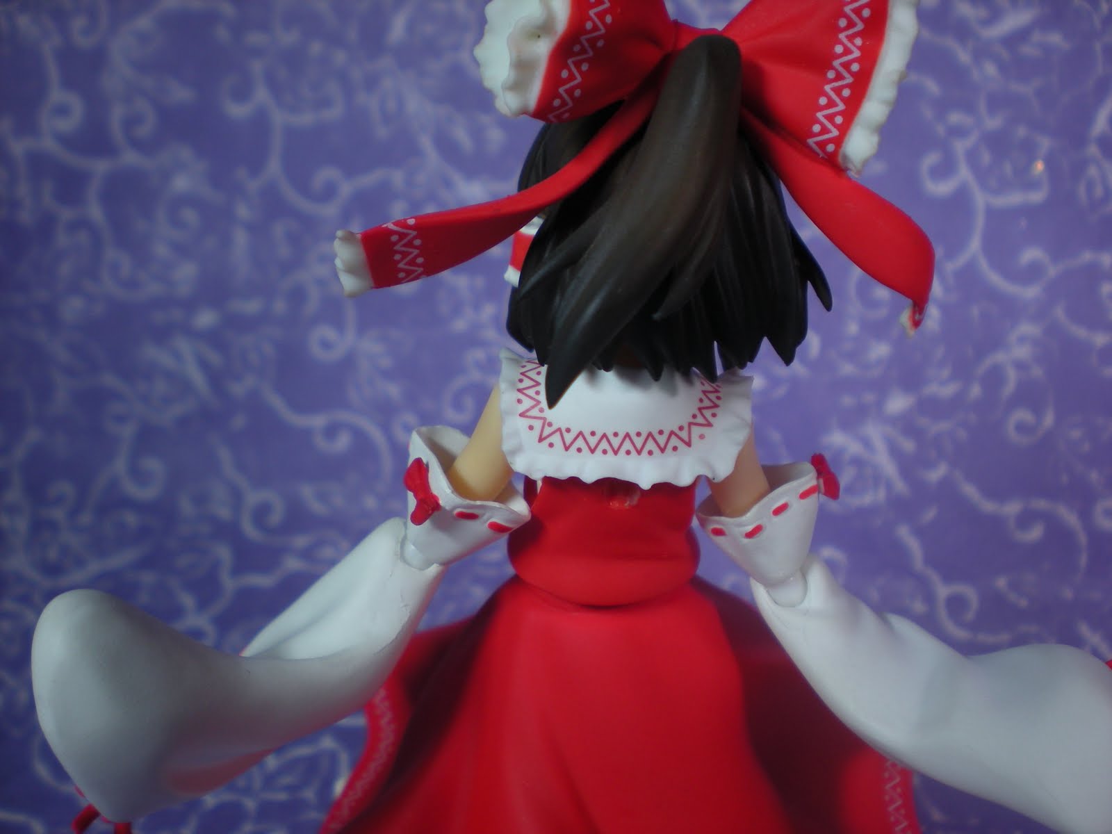 Review: [Max Factory] Figma #55 Reimu Hakurei | Night's Corner