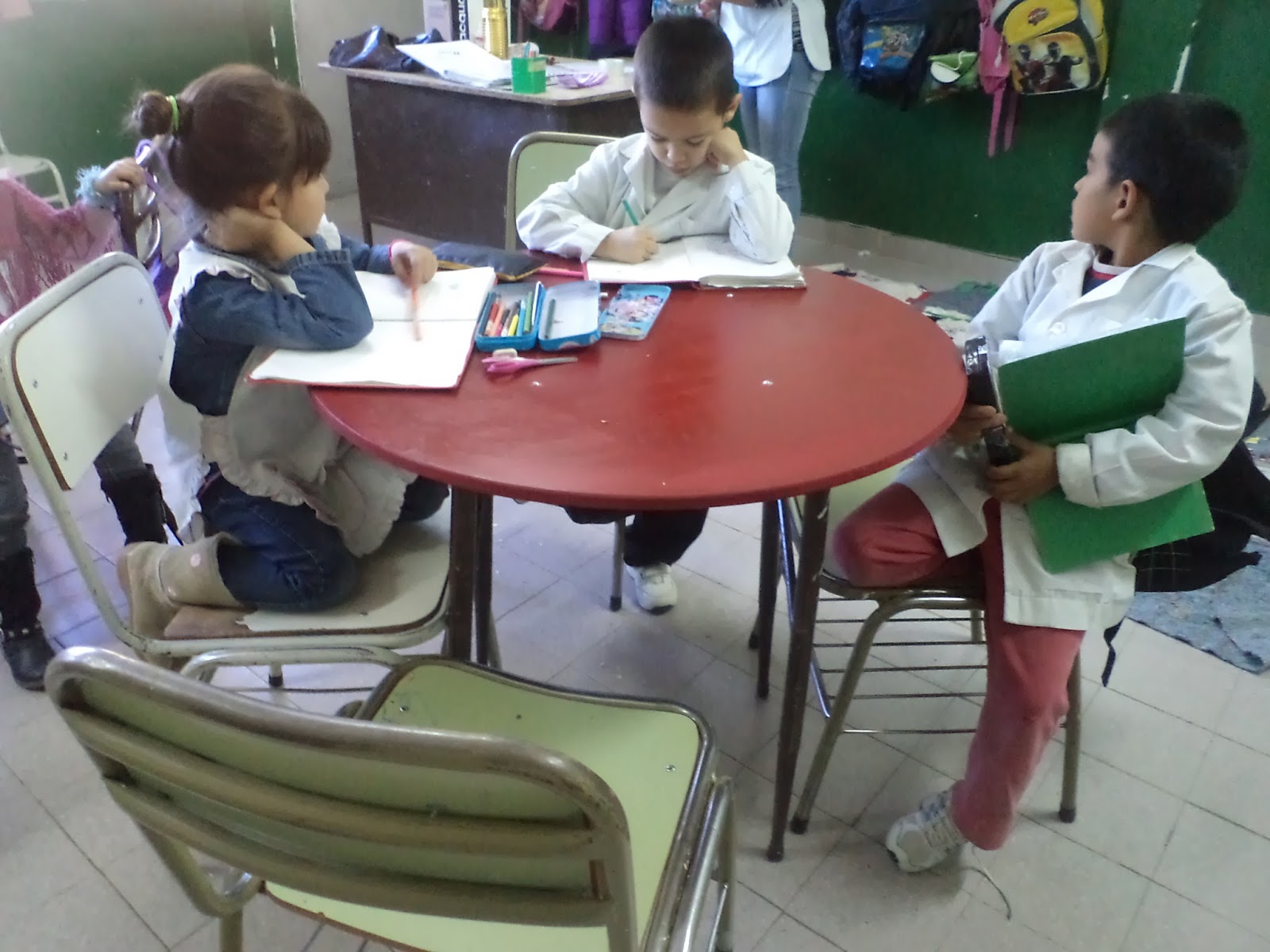 Escuela Primaria Nº290: MESAS REDONDAS PARA LOS TRABAJOS GRUPALES