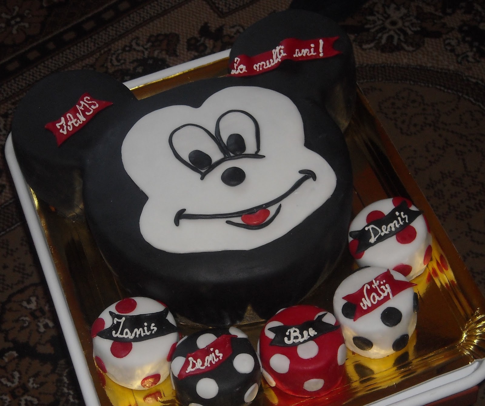 Ceva dulce...: Tort Mickey Mouse si mini-tortulete pentru Ianis