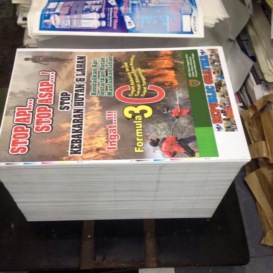 51 Contoh Brosur Dengan Desain Layout Unik dan Lipatan Cantik Unik ...