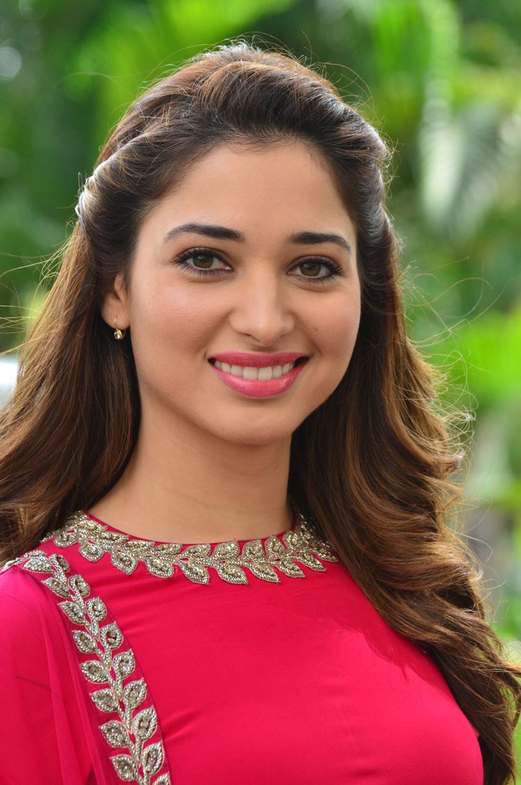 Tamanna dazzling at Bengal tiger event