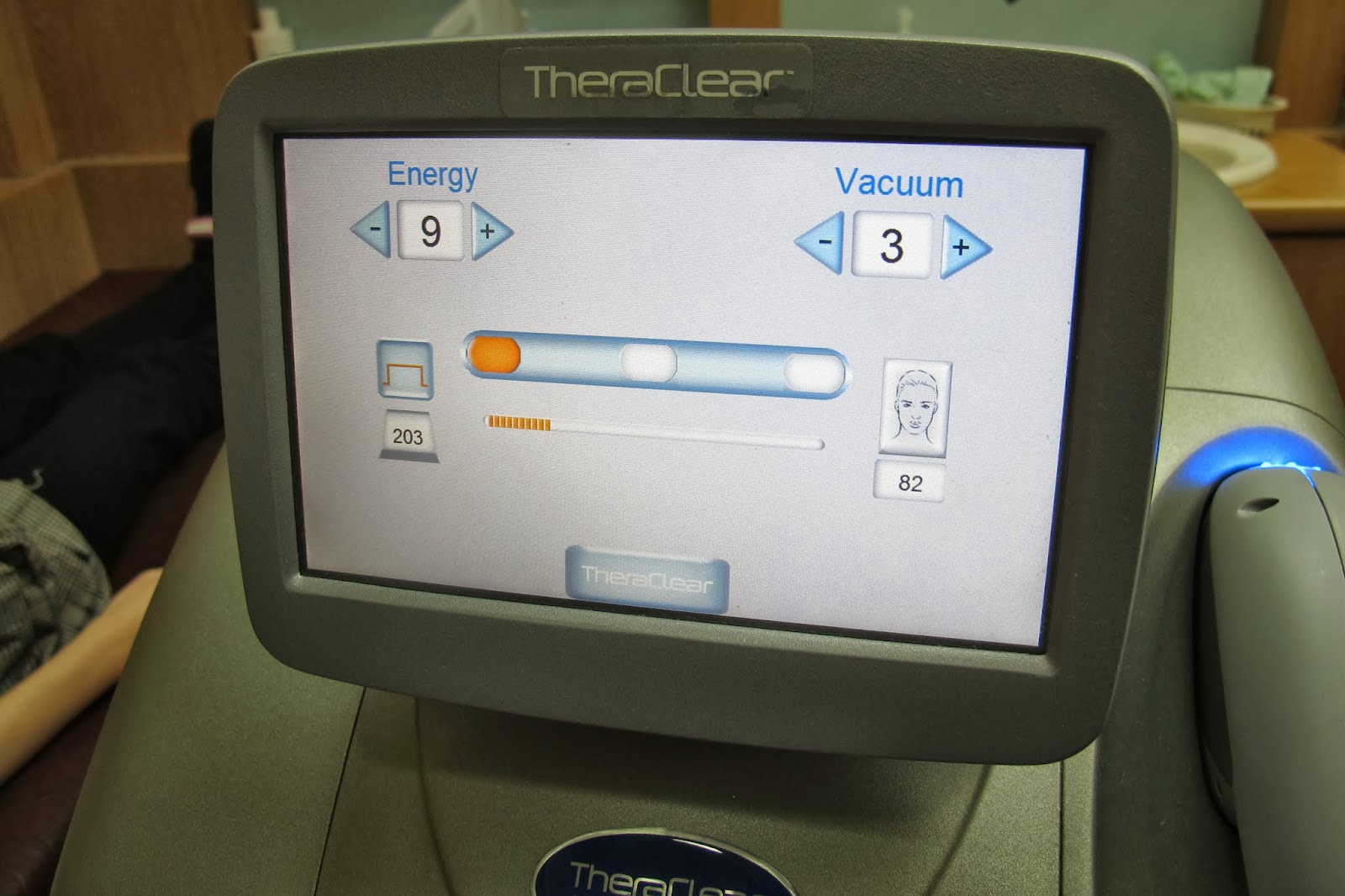 Singapore's Complain Queen: Sponsored: Theraclear - Acne Therapy ...