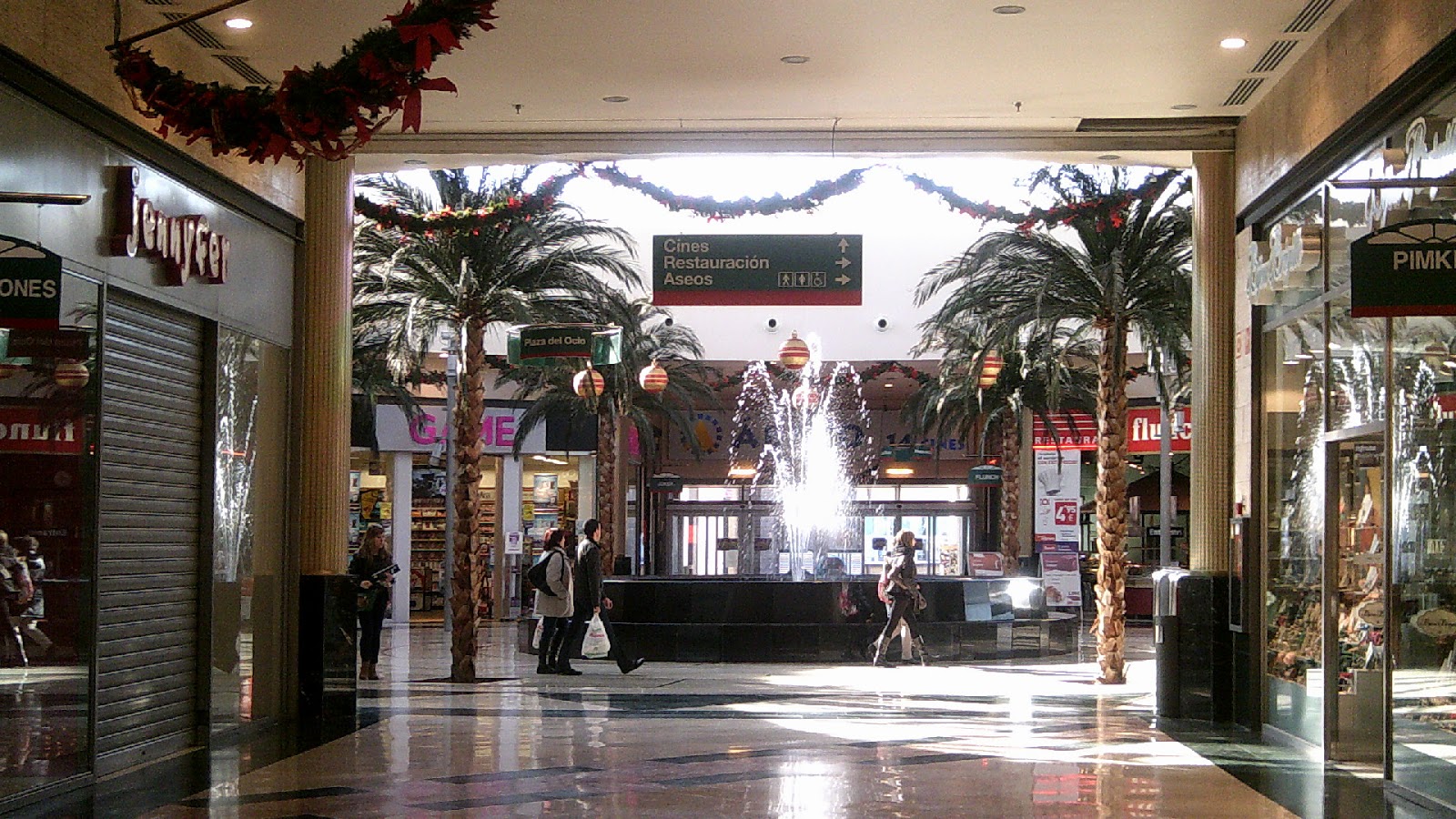 Mi ciudad en fotos.. Logroño: Centro comercial - Parque Rioja