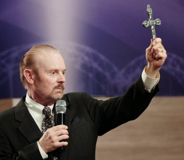 Pastor evangélico realiza exorcismos ¡por Skype! demonios en ...