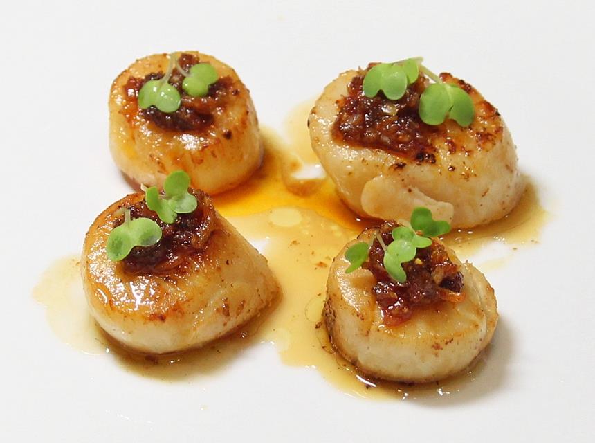 Pan-seared Scallops in XO Chilli Sauce by Mock Hk