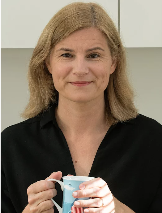 Debut Diaries–One Year On: Sue Wallman - Words&Pictures