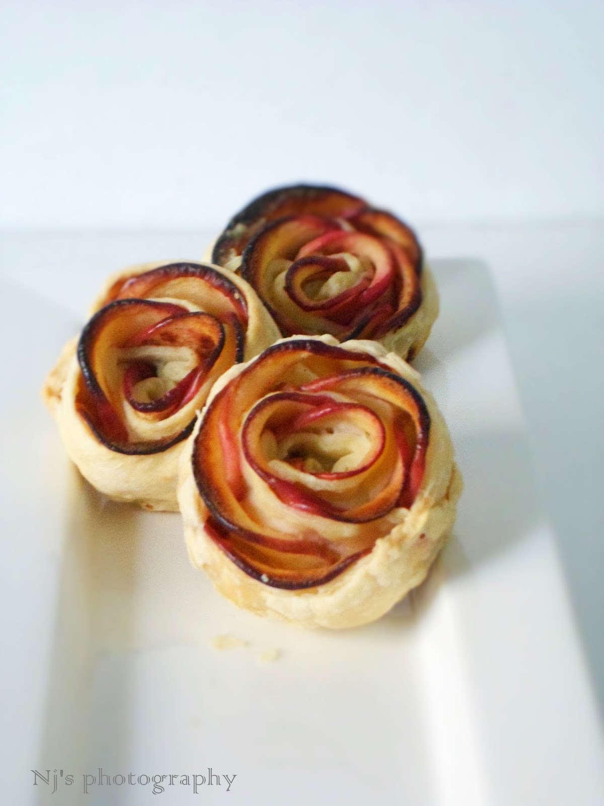 Apple roses| puff pastry rolled with slices of apple |party special ...