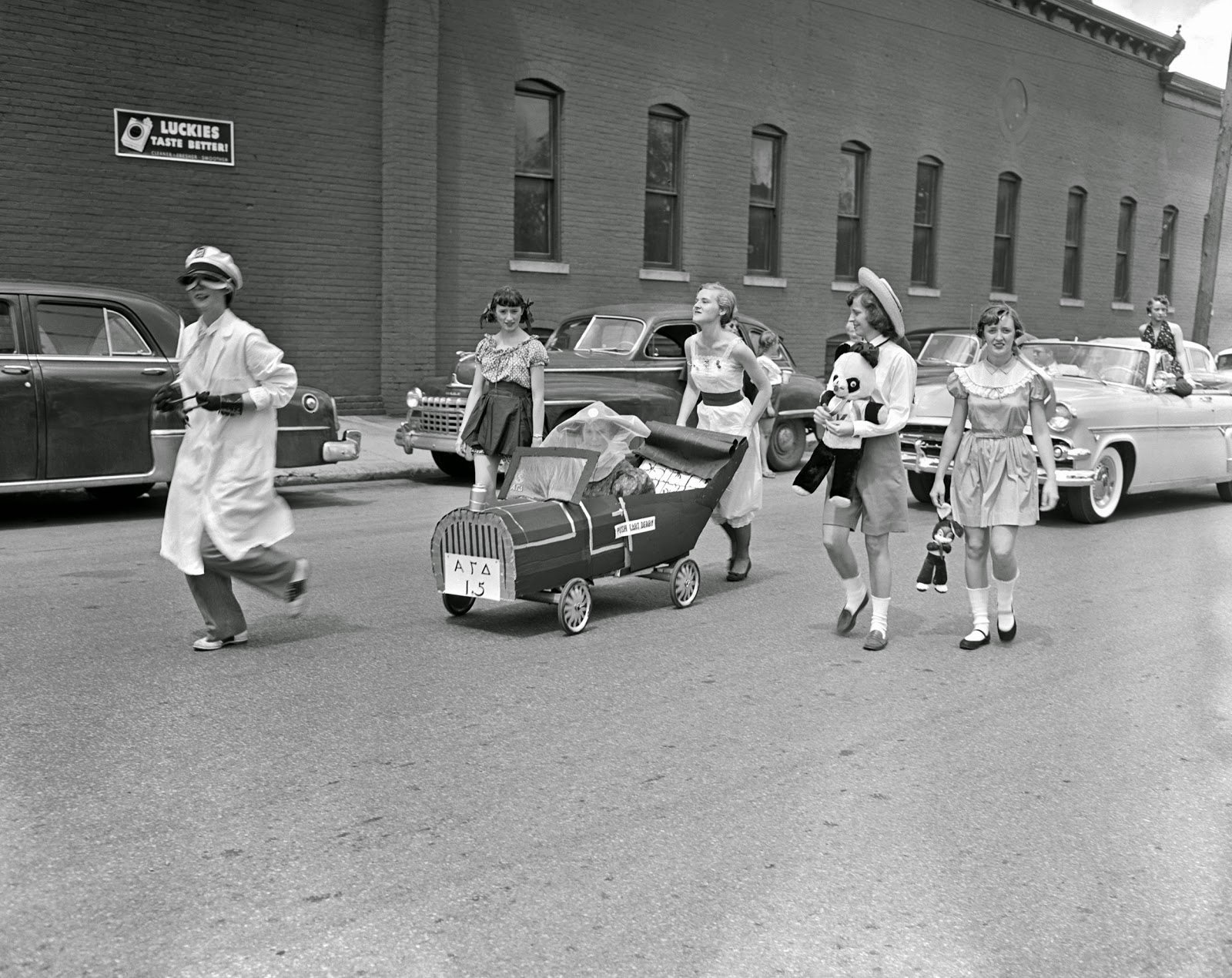 History in Photos: Push-Cart Derby