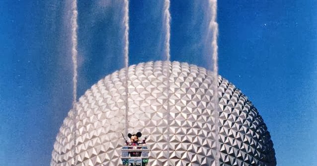 Main Street Gazette: Music and Fountains