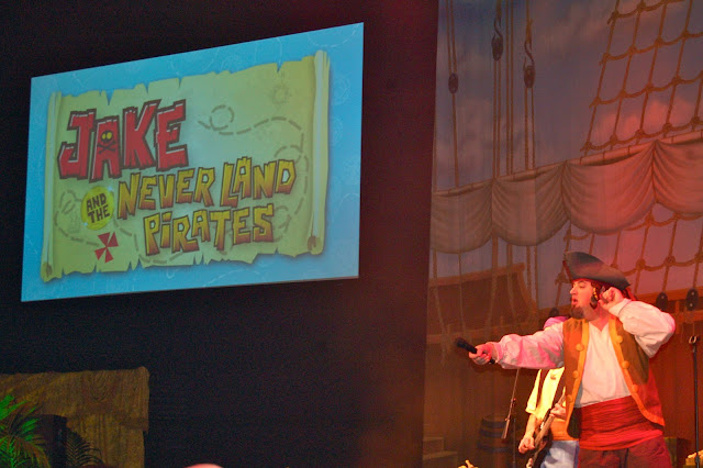Disney Sisters: Disney Parks Blog Meet-Up / Sharky and Bones Concert