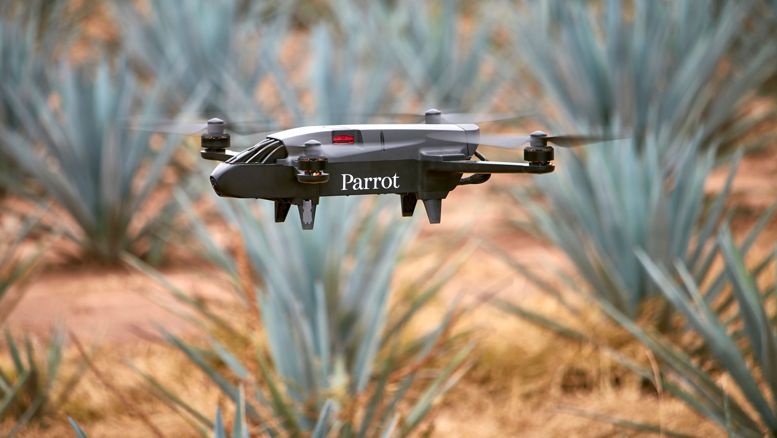 Parrot annuncia all' EIMA il nuovo drone Bluegrass Fields per l ...