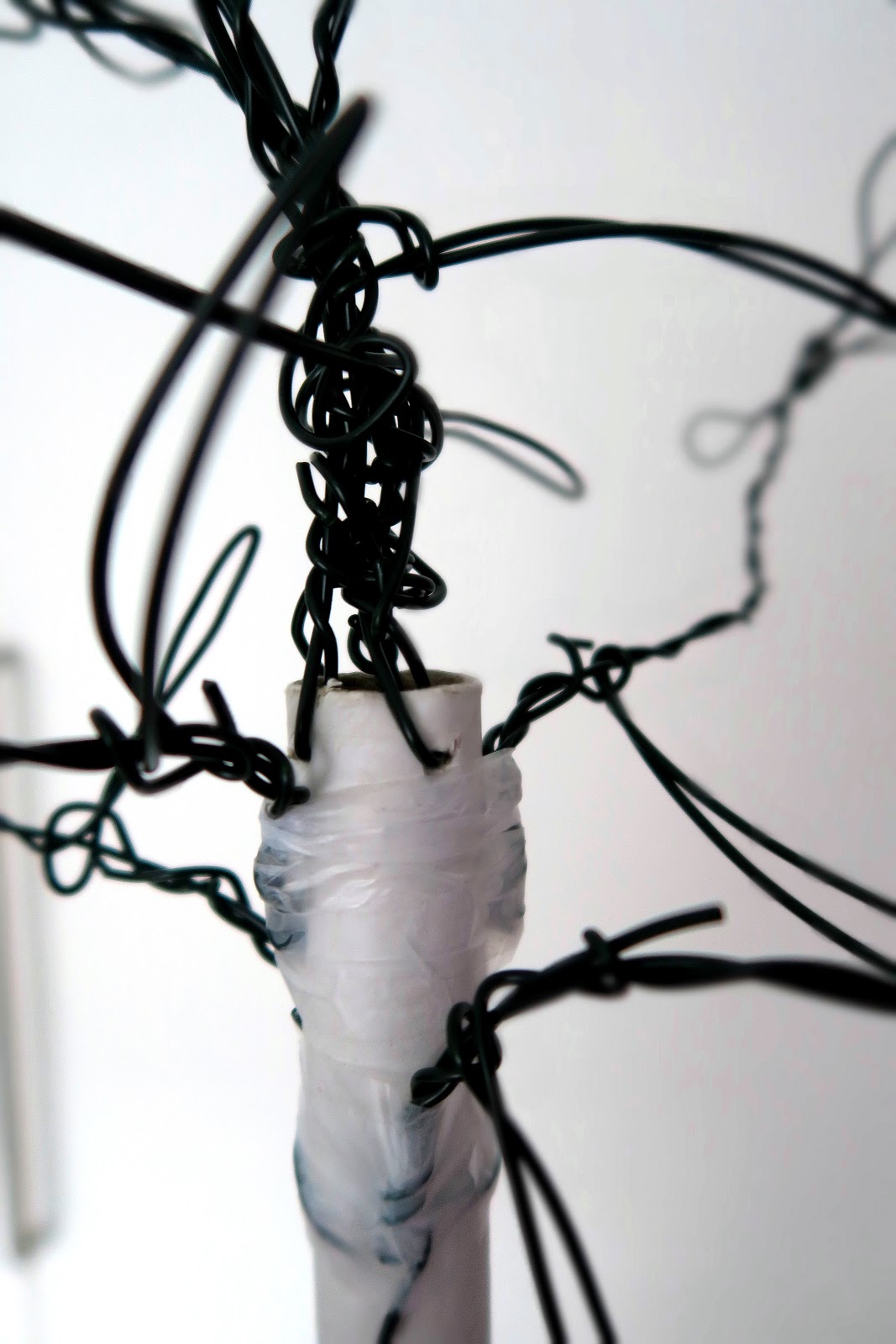 Festive wire tree in a pot | mamaisdreaming.blogspot.co.uk
