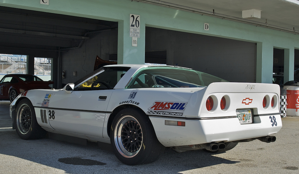 Techno Car Girls: Corvette C4: The Rear Suspension