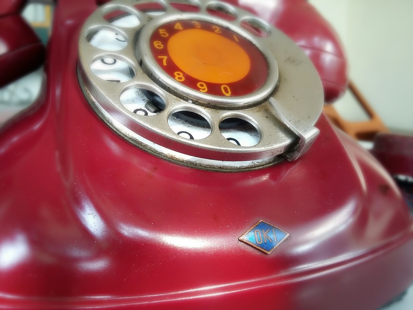 Koleksi Era 80-an: Telepon Putar Merah