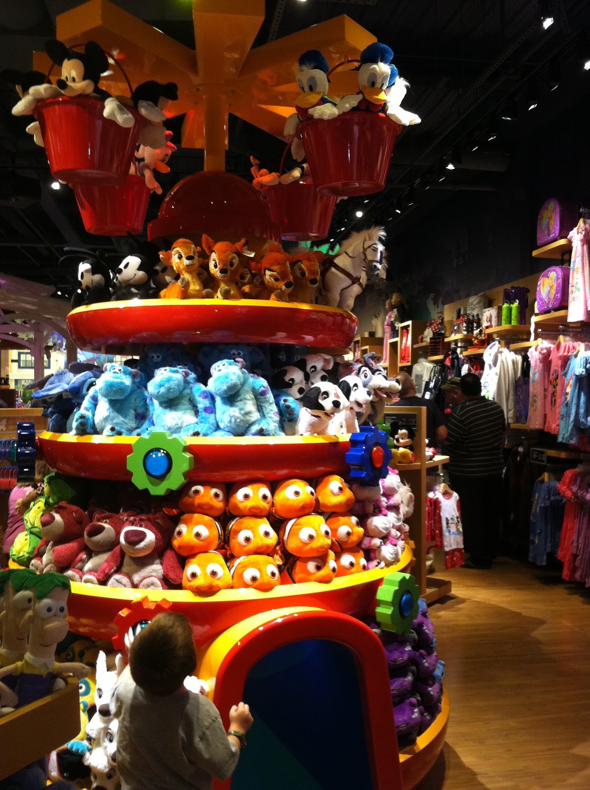 Between Disney: Dreaming Disney – A New Disney Store