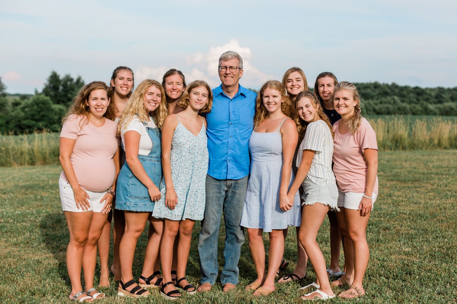 18underoneroof : family pics with 14 of the kids....