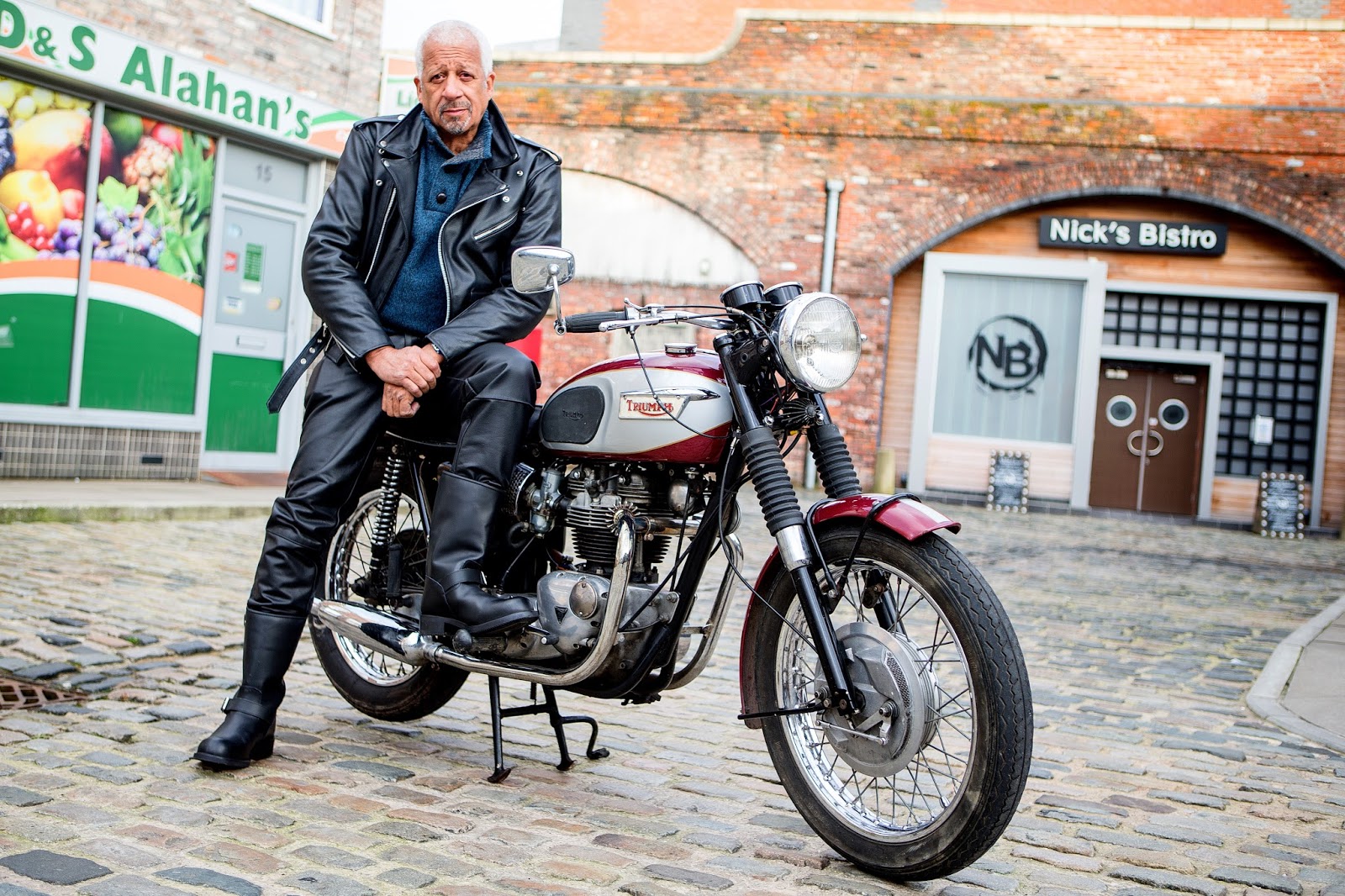 Coronation Street Blog: First-look pics: Derek Griffiths on Coronation ...