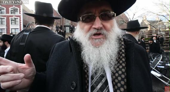 Jewish Humor Central: Rabbis Tell Jokes at Annual Chabad Photo Shoot