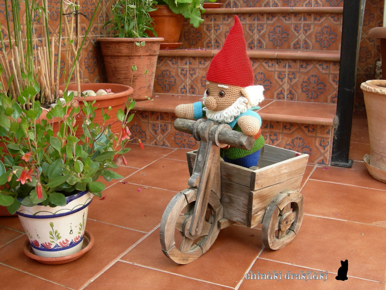 el diario del chinuki drakiluki: Enano de Patio