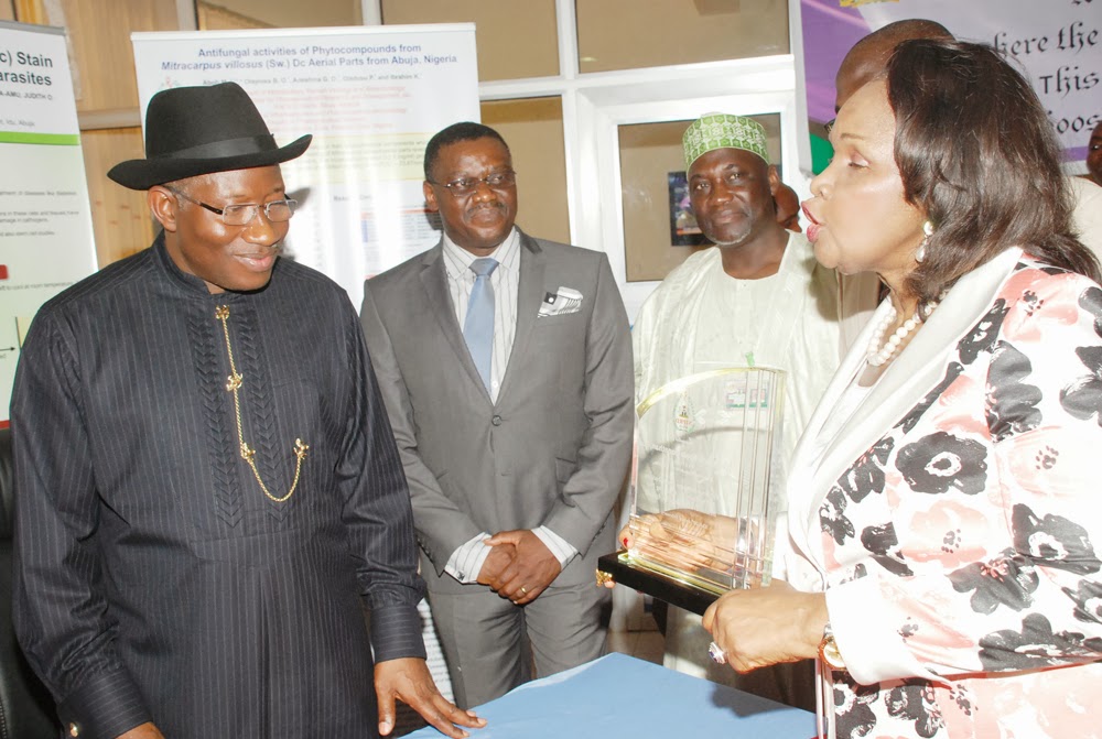 Nigeria Today: PHOTOS: PRESIDENT JONATHAN COMMISSIONS NIPRD BUILDING ABUJA