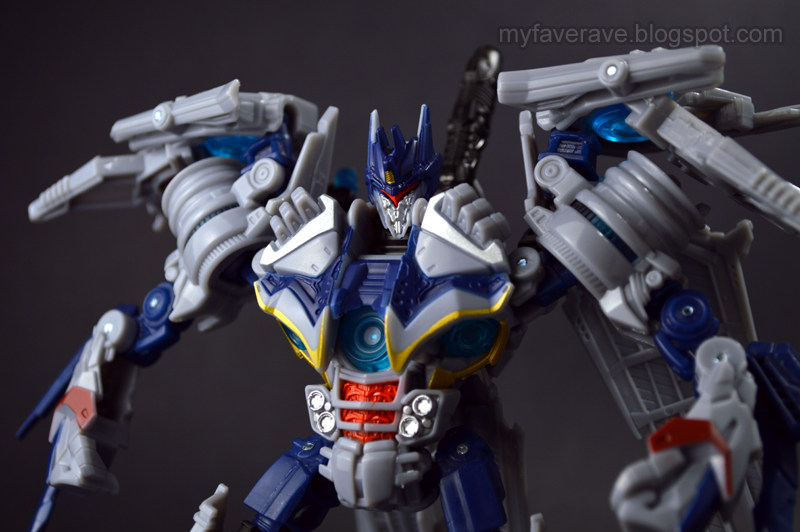 The Rave Corner: Transformers ROTF Deluxe Soundwave Review