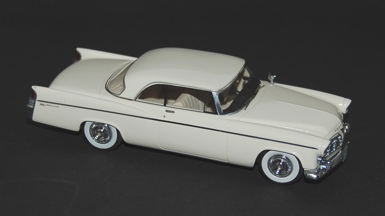 El Kekomóvil: Chrysler 300 B 1956 de Neo Scale Models