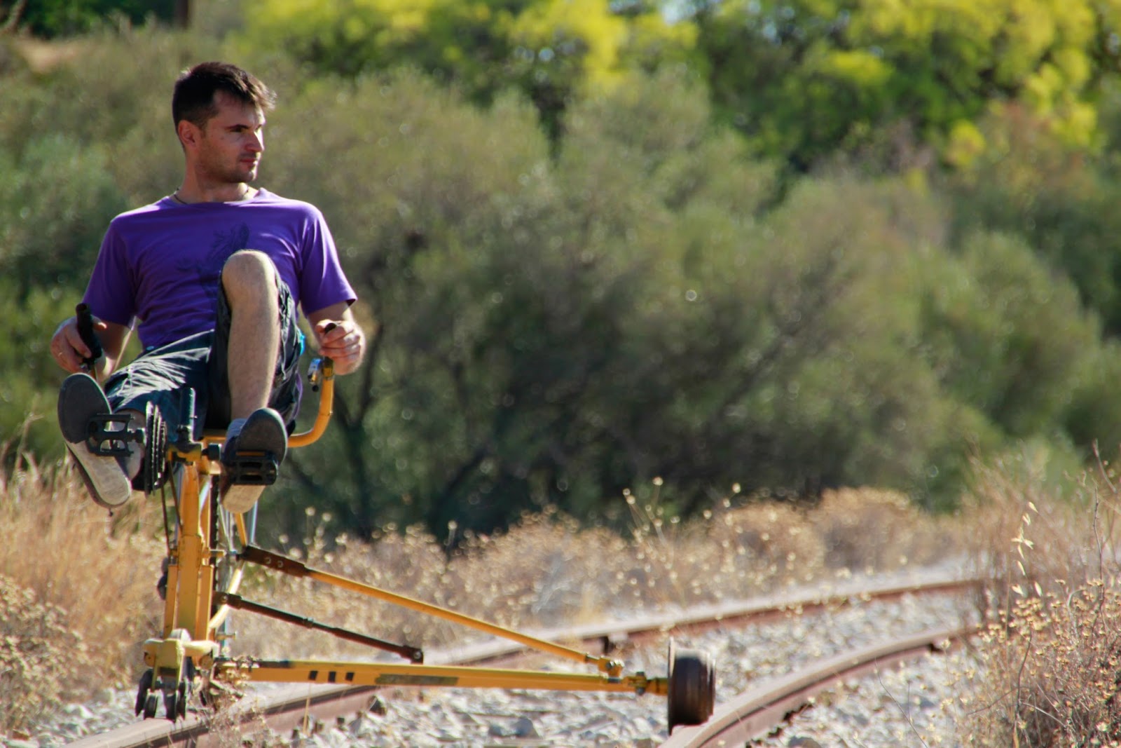 MixanikosOse: Railbiking: ποδηλασία πάνω στις ράγες του τρένου στα πιο ...