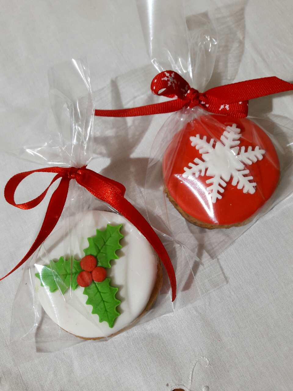 Ioustina's Creations: ΧΡΙΣΤΟΥΓΕΝΝΙΑΤΙΚΑ ΜΠΙΣΚΟΤΑ ΜΕ ΖΑΧΑΡΟΠΑΣΤΑ