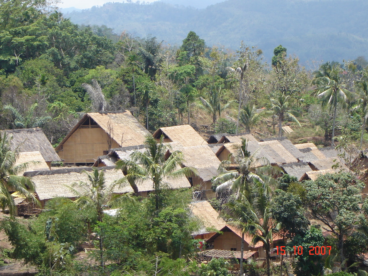deskripsi kampung adat dukuh