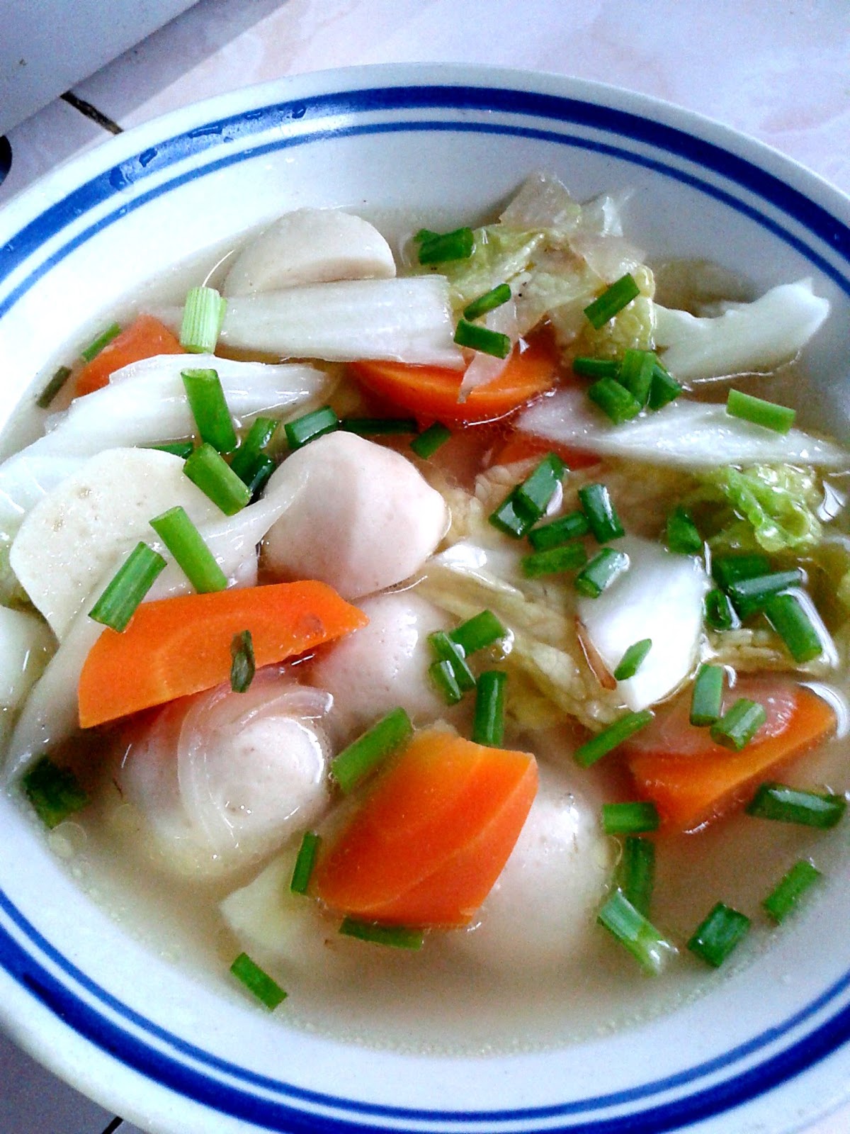 NAILY'S KITCHEN: SUP SAYUR & SARDIN. LAUK ASAL ADA JE NI..