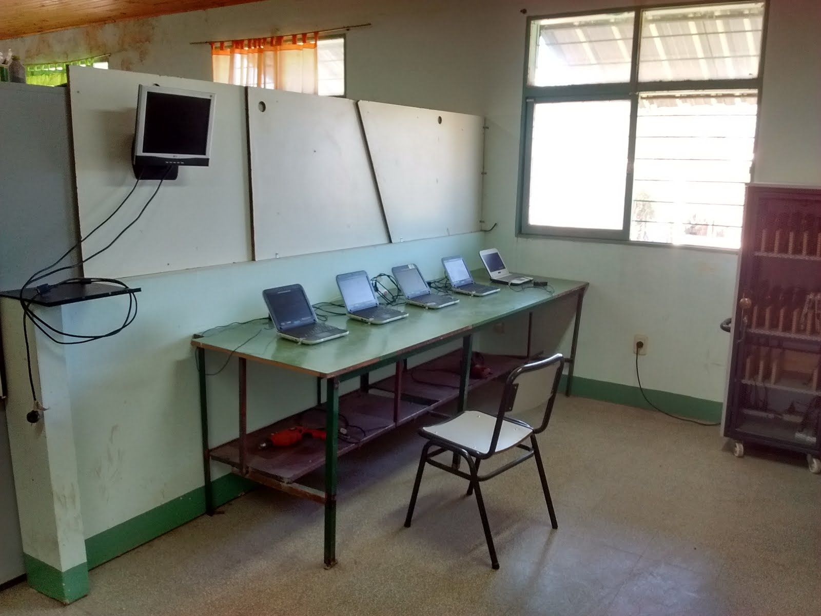 Proyecto Sala de Informática EES nº 32 (netbooks)